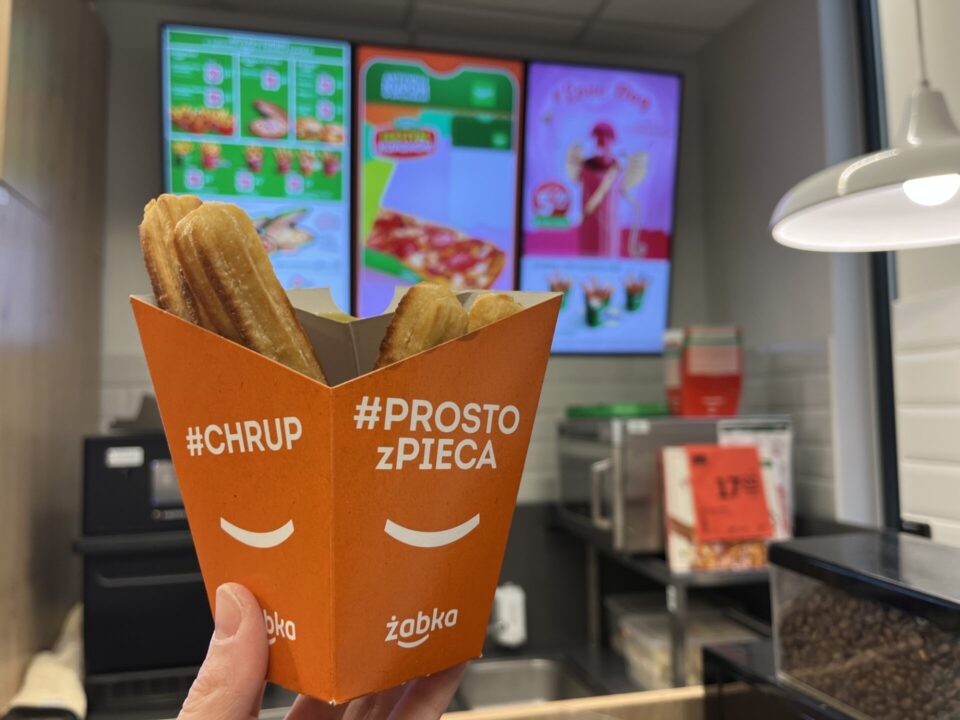 Hot dog z Żabki leci w kosmos! | Żabka