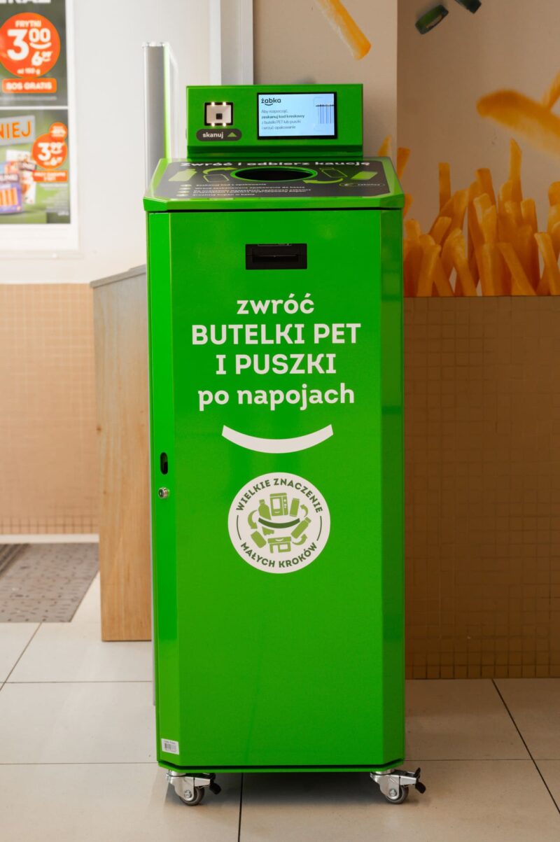 Żabka przyjmuje opakowania kaucyjne i niekaucyjne: za zwrócone butelki ...