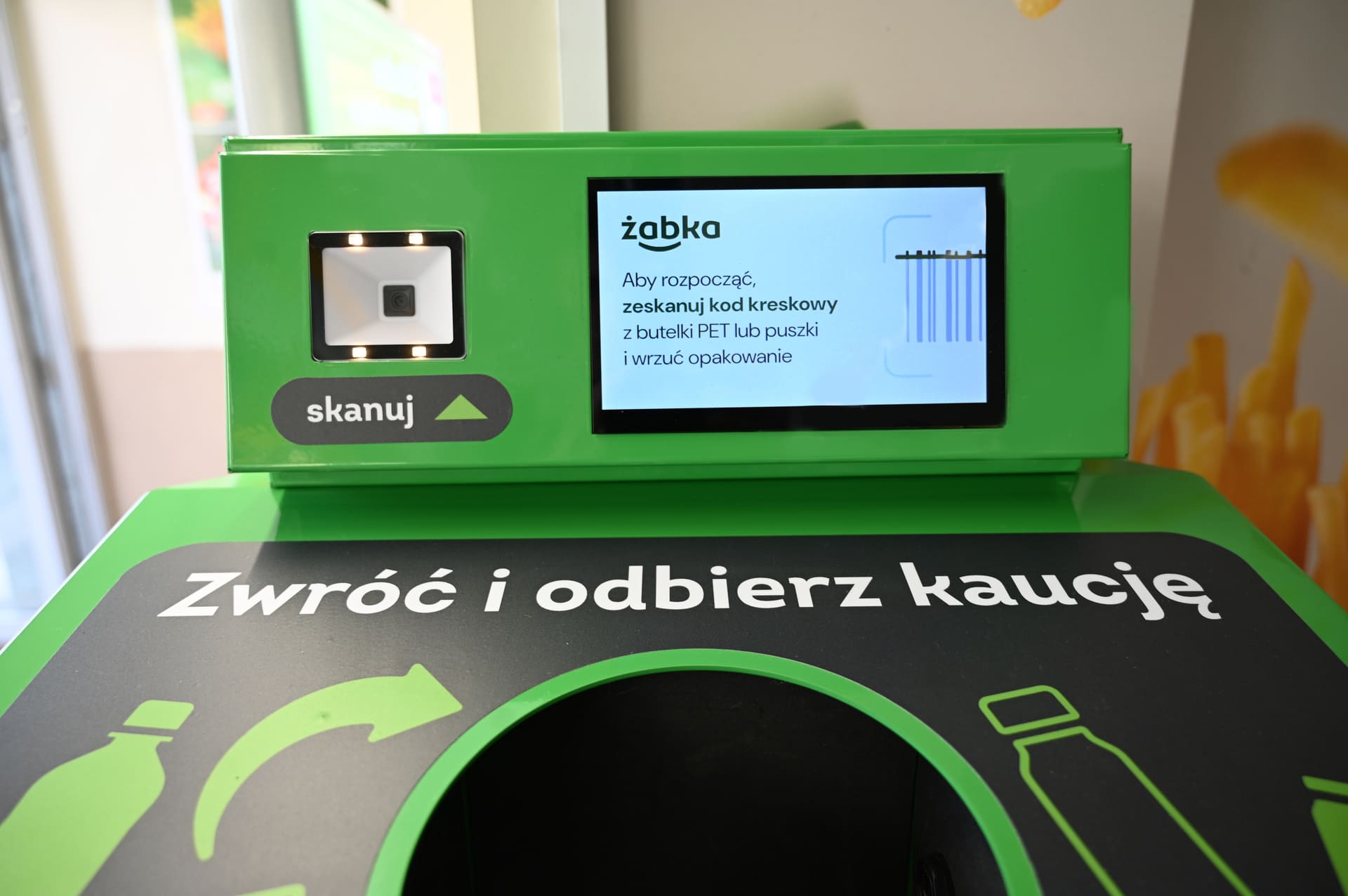Żabka przyjmuje opakowania kaucyjne i niekaucyjne: za zwrócone butelki ...